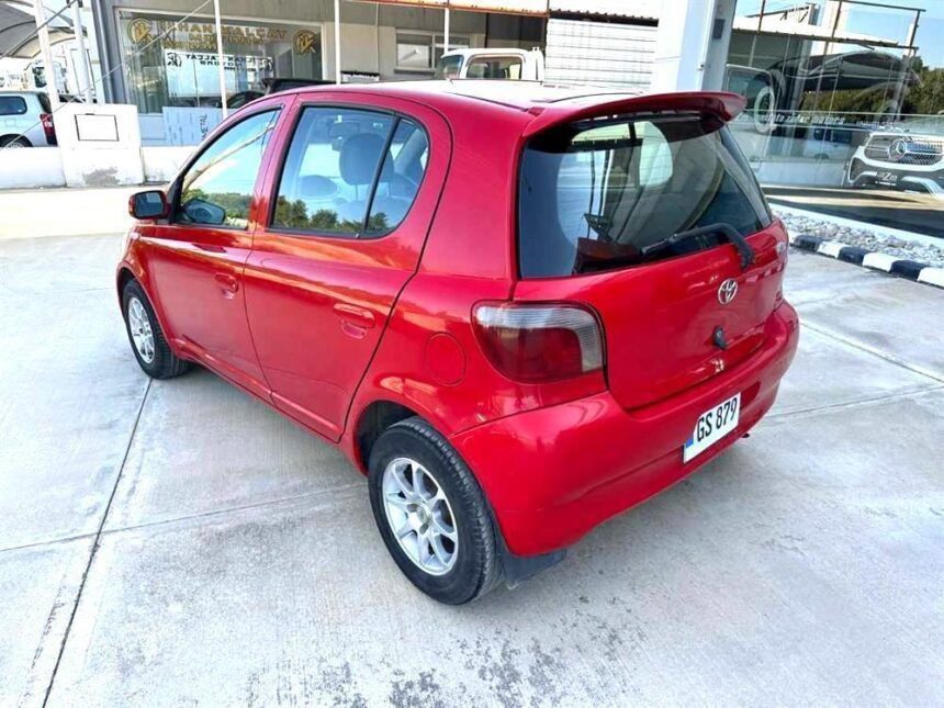 Toyota Vitz 1.0 - - 2001 - red